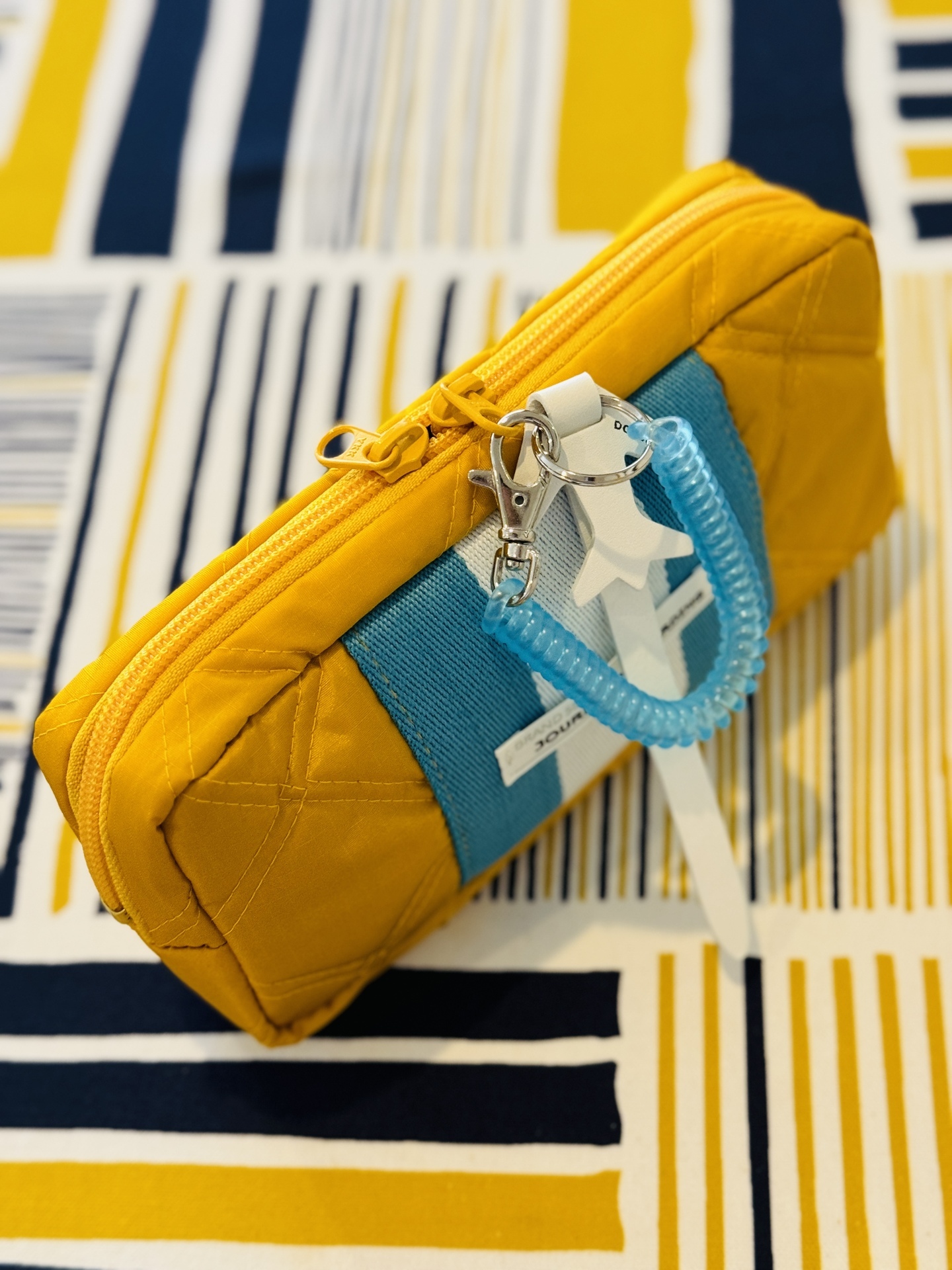 徒然日記20240504/🇯🇵【買いもの202404】 DOUBLELOOP JOURNEY2 Boarding Pouch「イエローxアルゼンチン」〜藤巻百貨店原宿店 期間限定ポップアップで ...